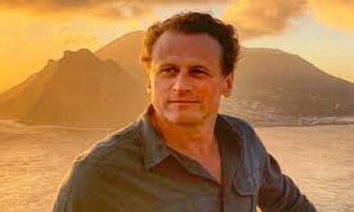 David Moscow Bio, Age, Height, Wife, Education, From Scratch, Net worth