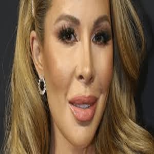 Lisa Hochstein Bio, Age, Parents, Height, Husband, Children, Education ...